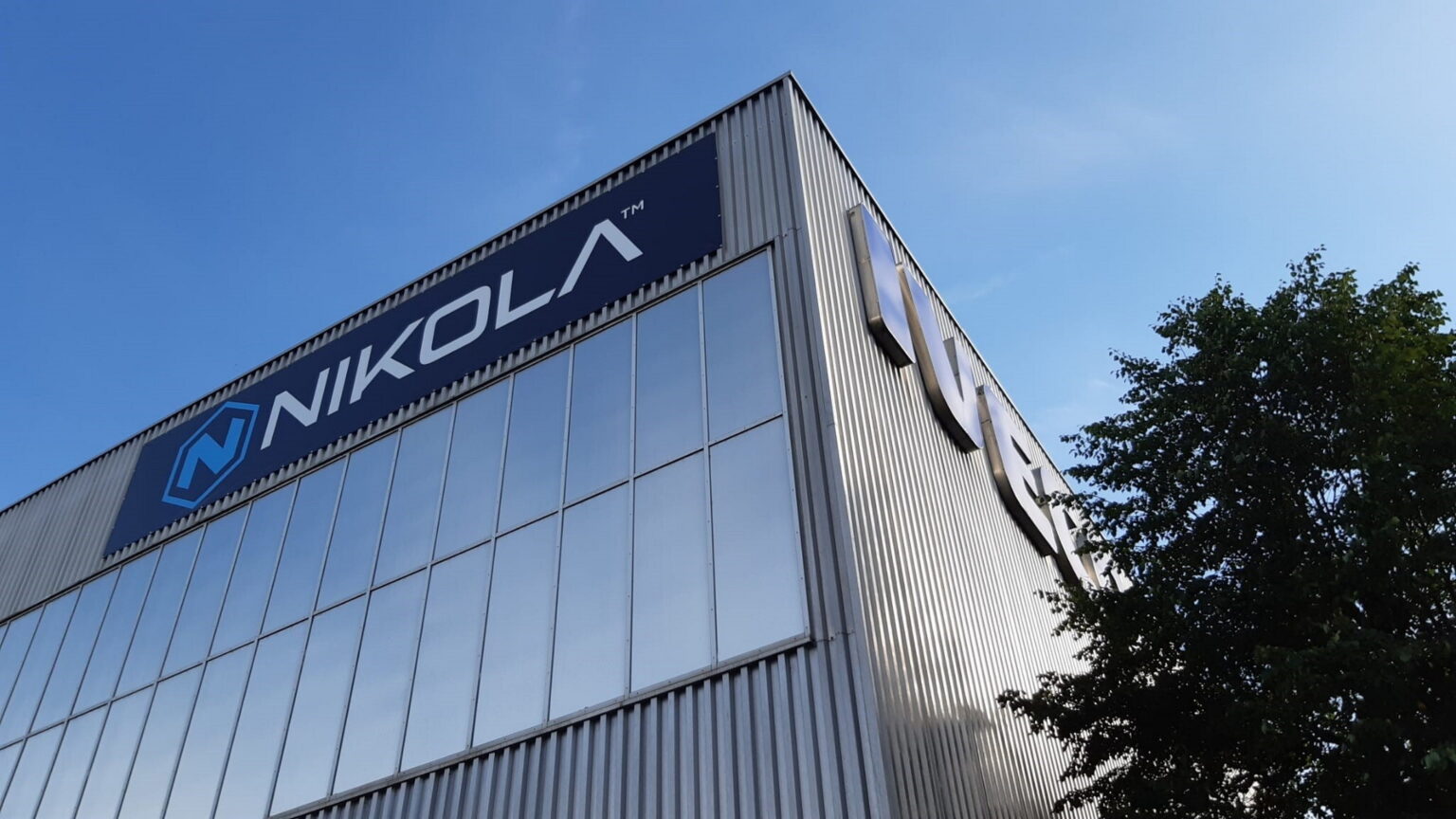 Damaged Nikola Electric Truck Reignites A Month After Initial Fire ...