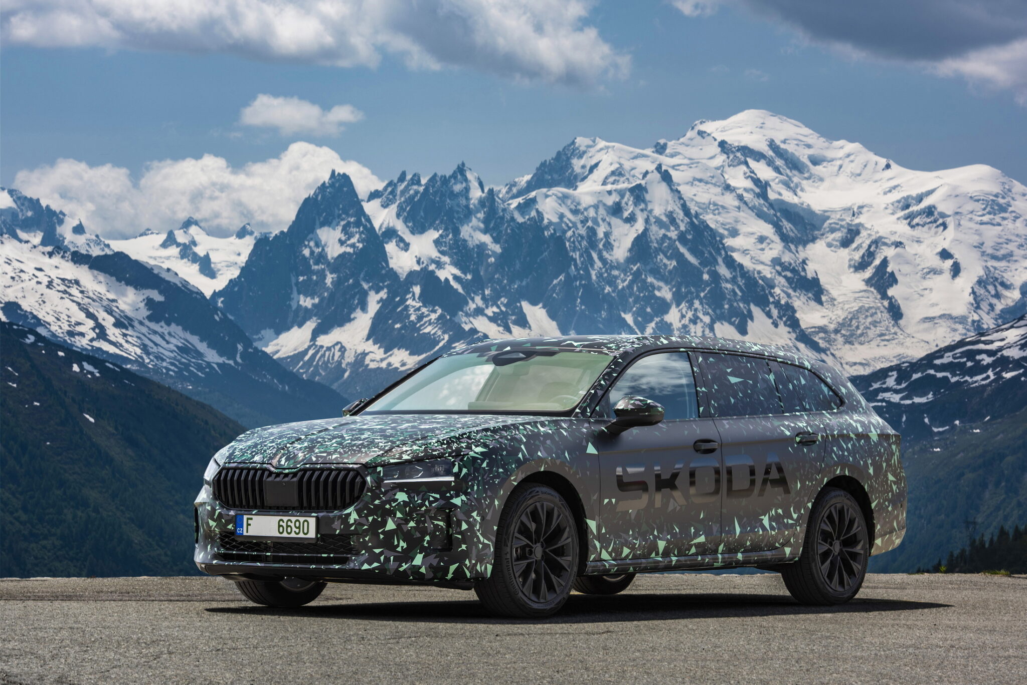2024 Skoda Kodiaq And Superb Reveal Their Premium-Looking Interiors ...