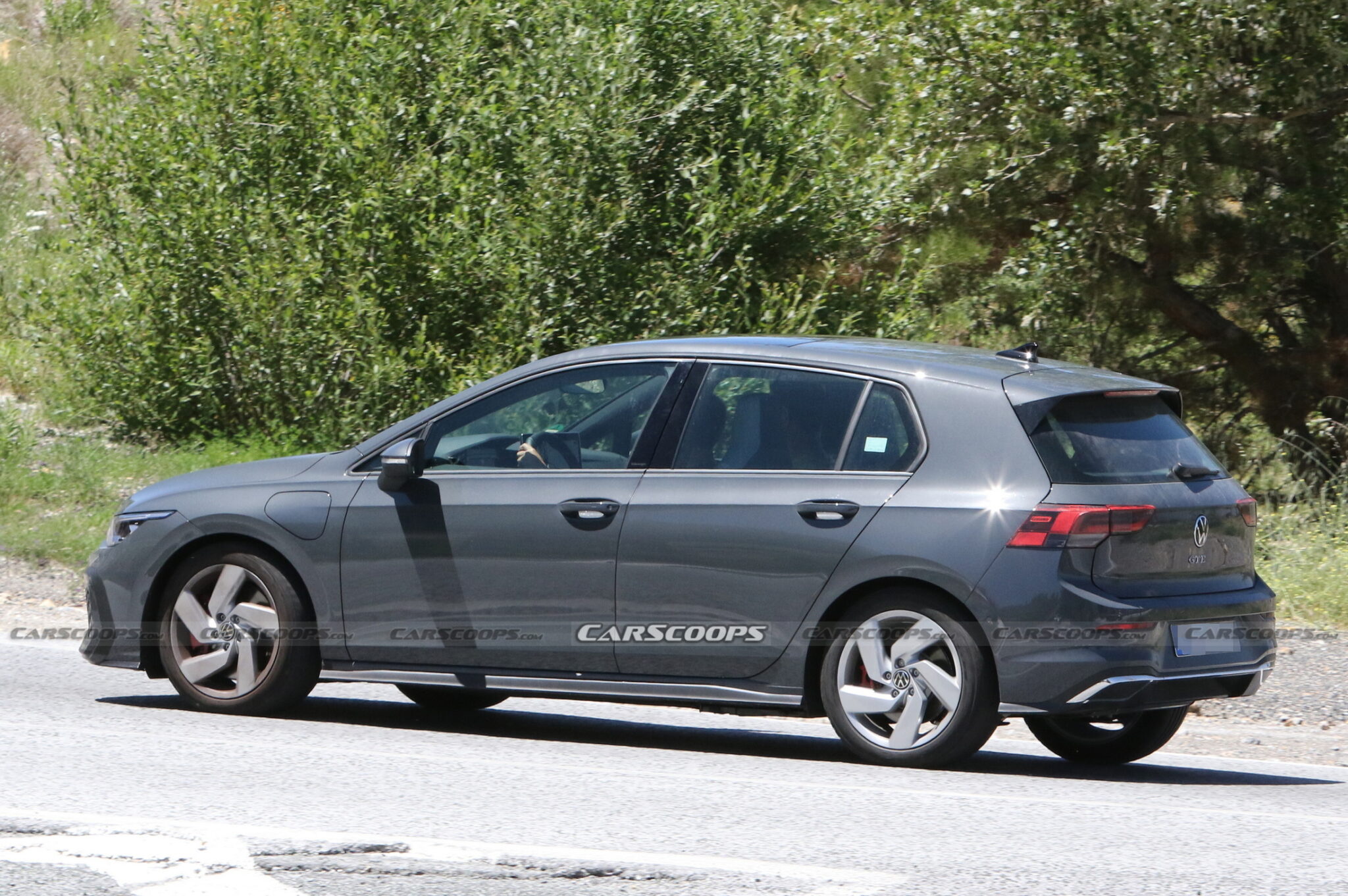 2025 VW Golf GTE Facelift Spied With Α Revised Bodykit | Carscoops