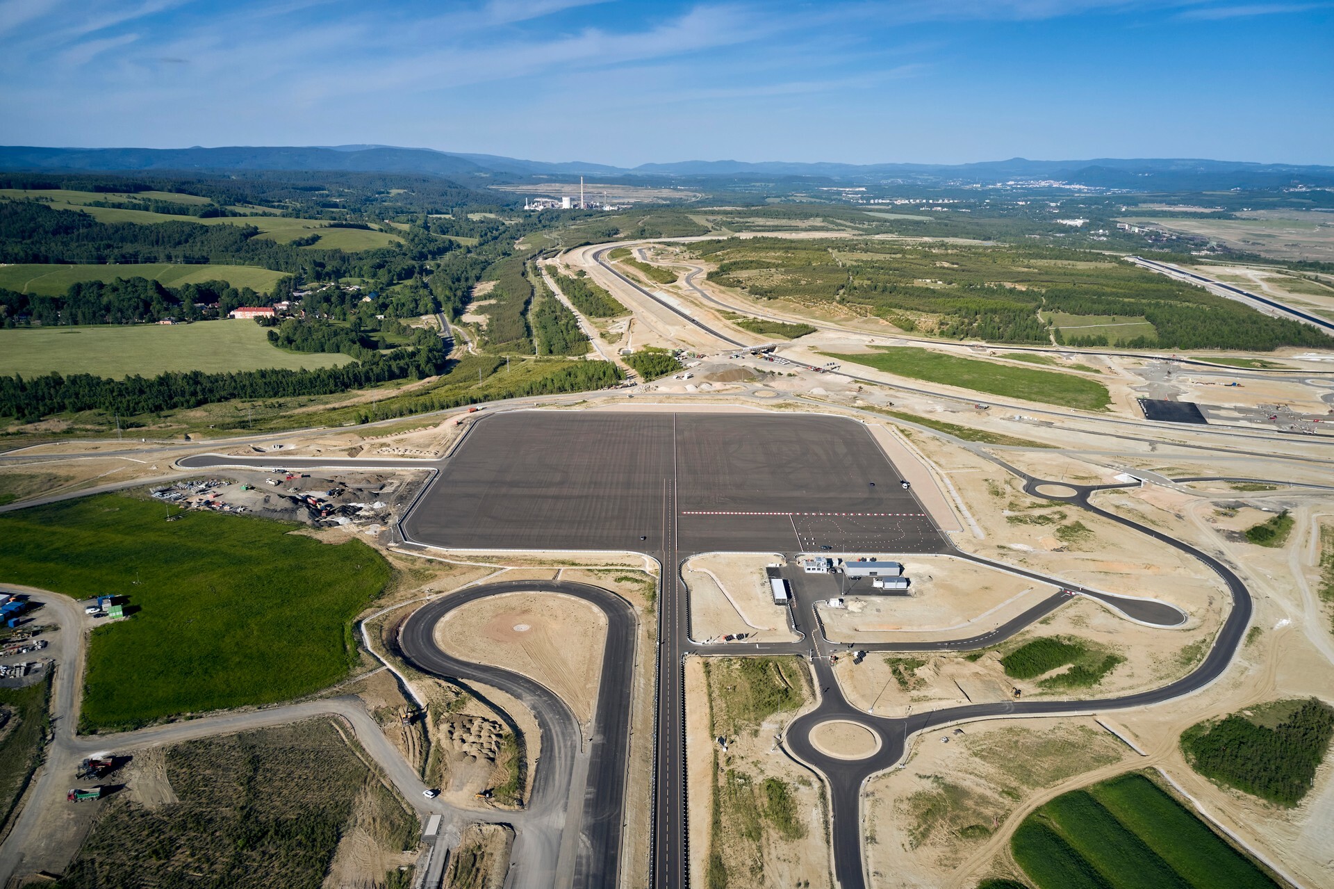 BMW Opens Czech Testing Site To Perfect Autonomous Driving And Parking ...