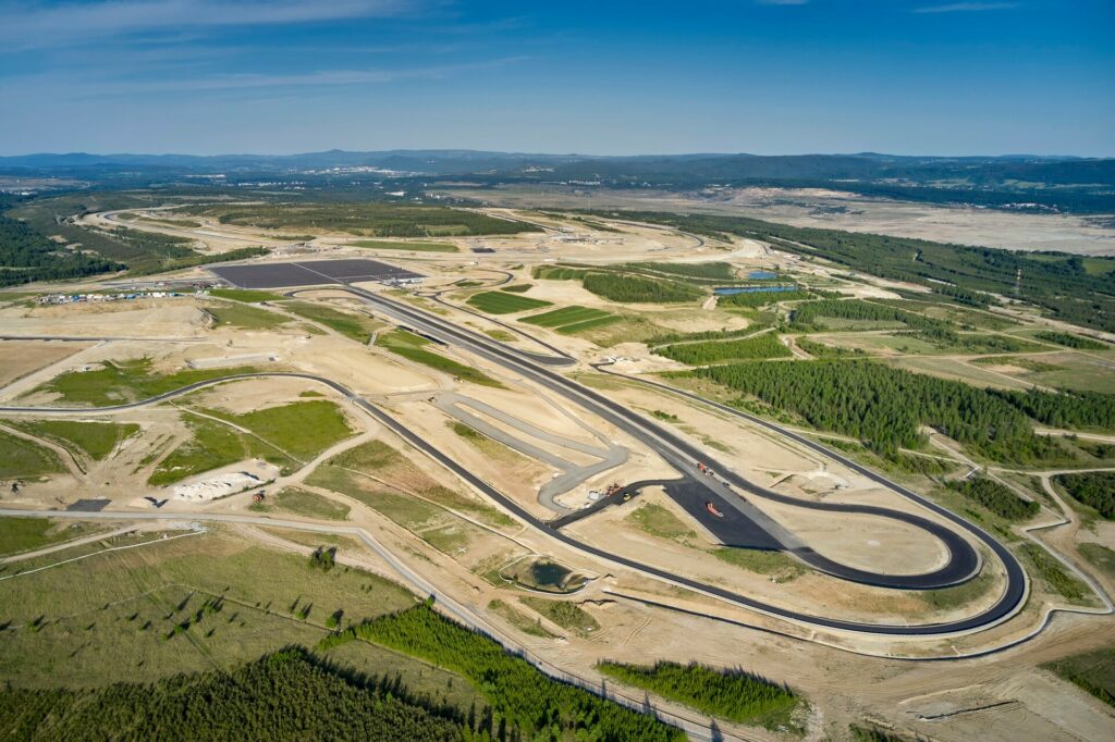 BMW Opens Czech Testing Site To Perfect Autonomous Driving And Parking ...