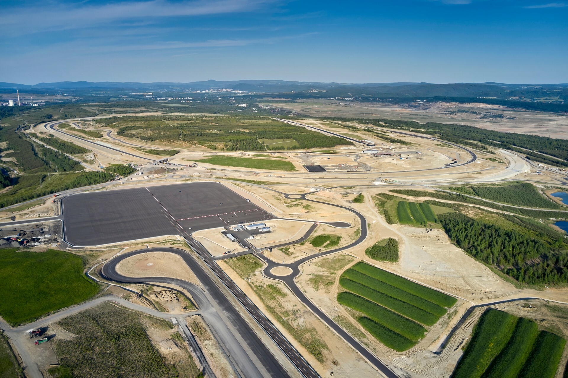 BMW Opens Czech Testing Site To Perfect Autonomous Driving And Parking ...
