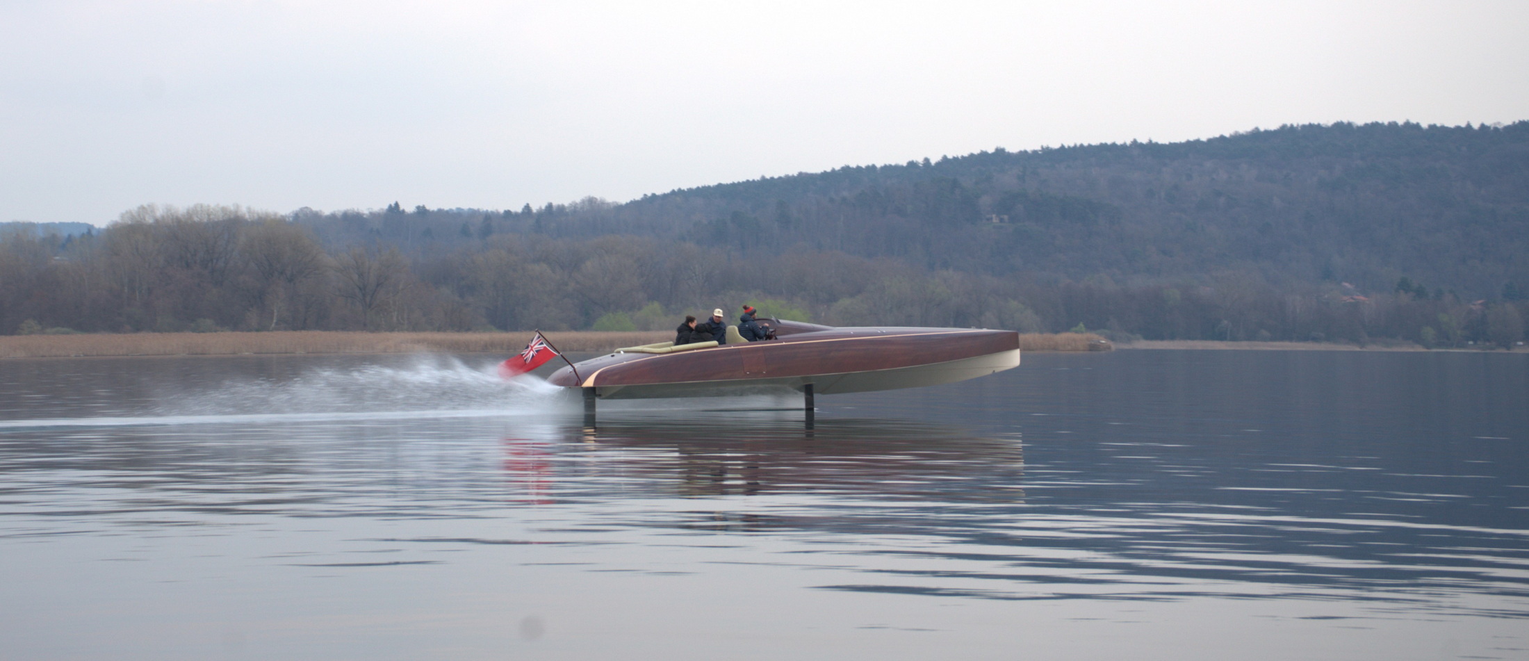 This Luxury Electric Flying Boat Is The First Of Its Kind To Offer 100 ...