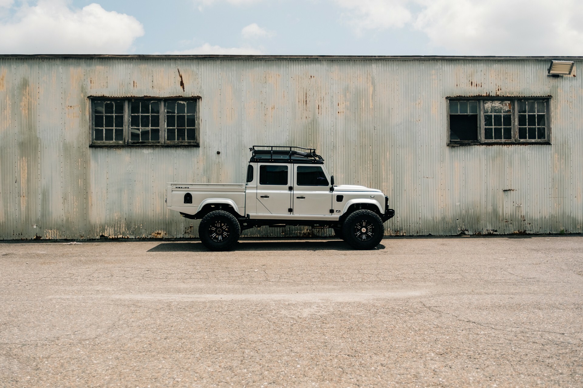 Himalaya 4×4’s Land Rover Defender 130 Restomod Ticks All The Boxes ...