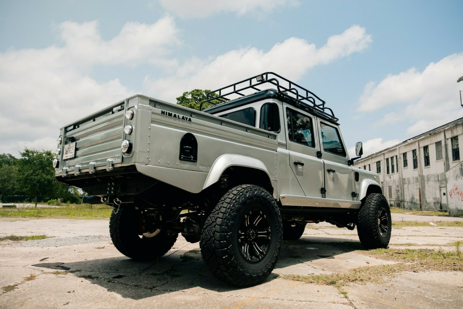 Himalaya 4×4’s Land Rover Defender 130 Restomod Ticks All The Boxes ...
