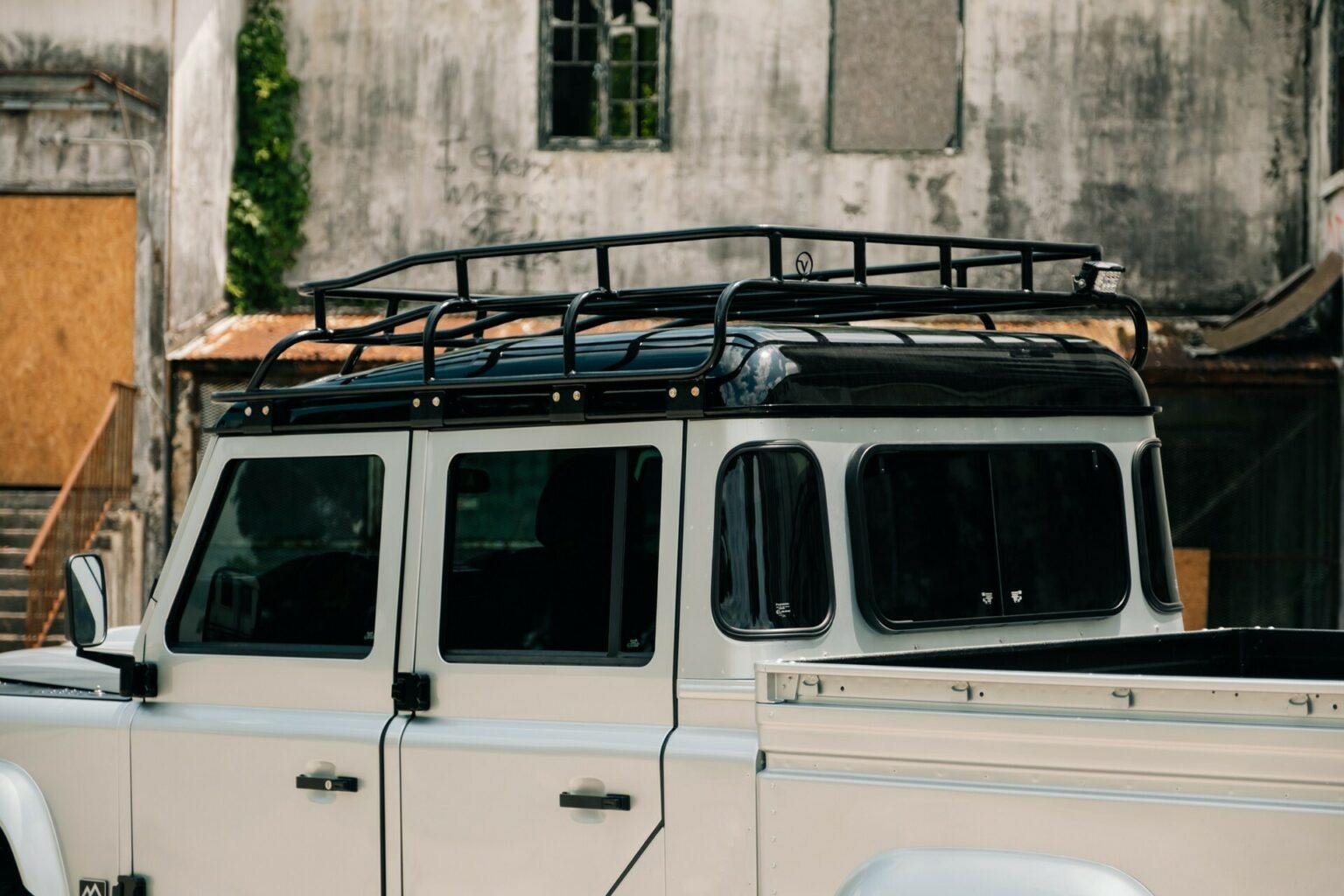 Himalaya 4×4’s Land Rover Defender 130 Restomod Ticks All The Boxes ...