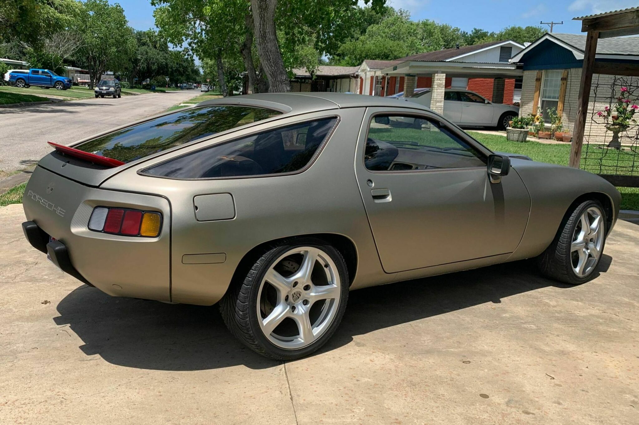 Porsche 928 Gets Insane Toyota Century V12 Engine Swap | Carscoops