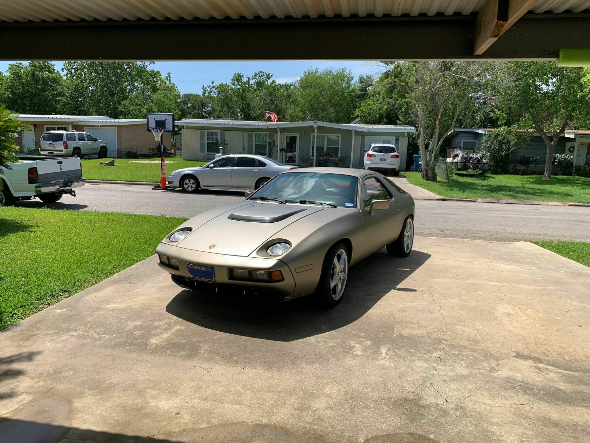 Porsche 928 Gets Insane Toyota Century V12 Engine Swap | Carscoops