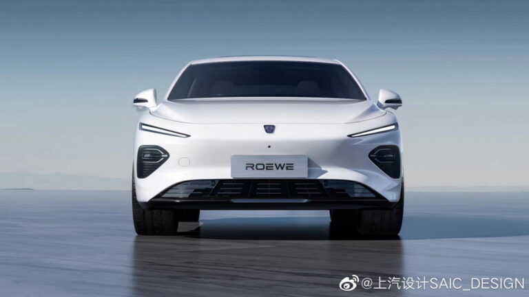 China’s Roewe D7 Comes In EV And PHEV Flavors With A Mercedes-Style ...
