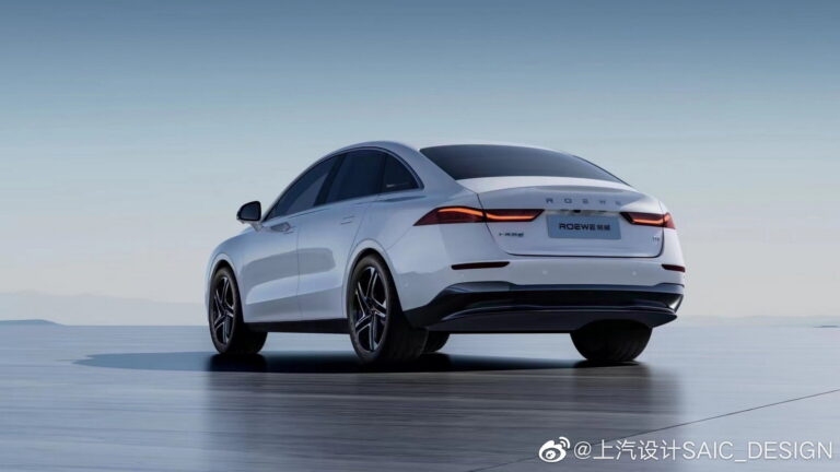 China’s Roewe D7 Comes In EV And PHEV Flavors With A Mercedes-Style ...