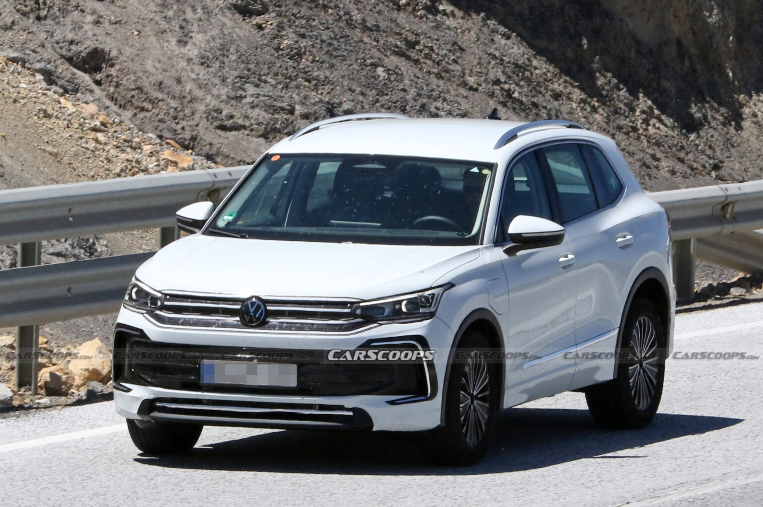 2024 VW Tiguan PHEV Spied Putting 62-Mile Electric Range To The Test ...