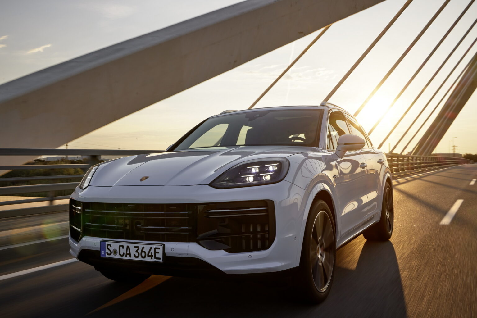 The 729-HP 2024 Cayenne Turbo E-Hybrid Is Porsche’s Most Powerful SUV Ever | Carscoops