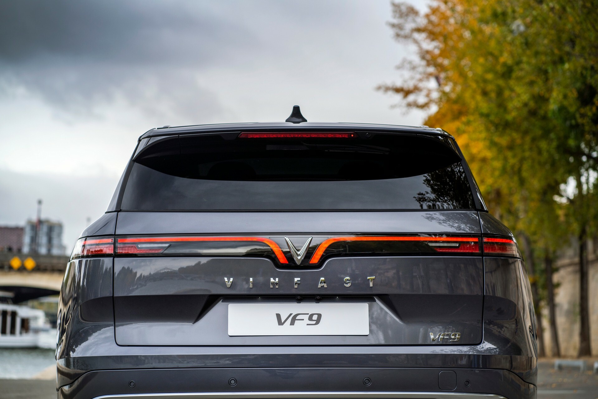 VinFast VF 9 Offers EPA Range Of Up To 330 Miles, U.S. Deliveries ...