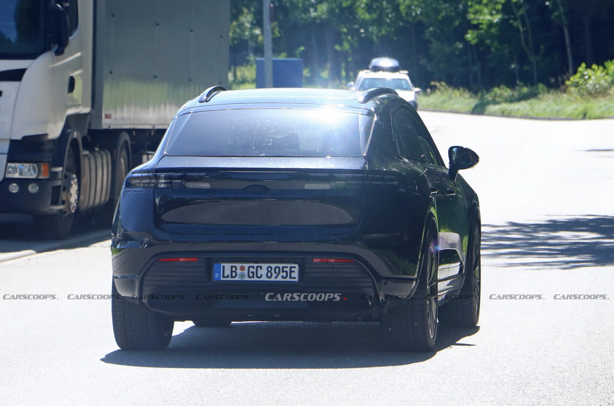 New Porsche Macan EV Reveals Triple-Screen Interior And Augmented ...