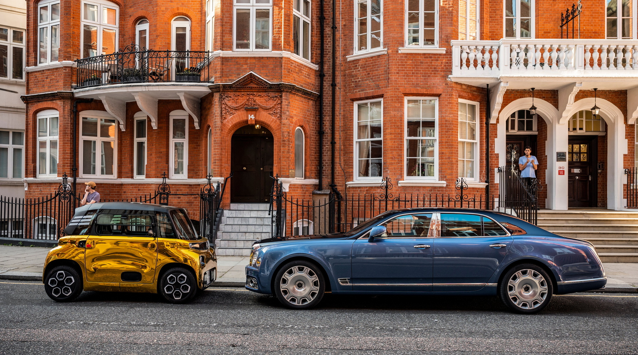 Gold-Wrapped Citroen Ami Photobombs Supercars In London | Carscoops