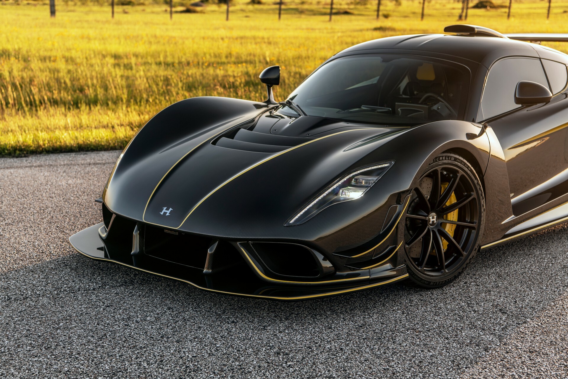 Hennessey Venom F5 Revolution Roadster Is A Bare Carbon Track Monster ...