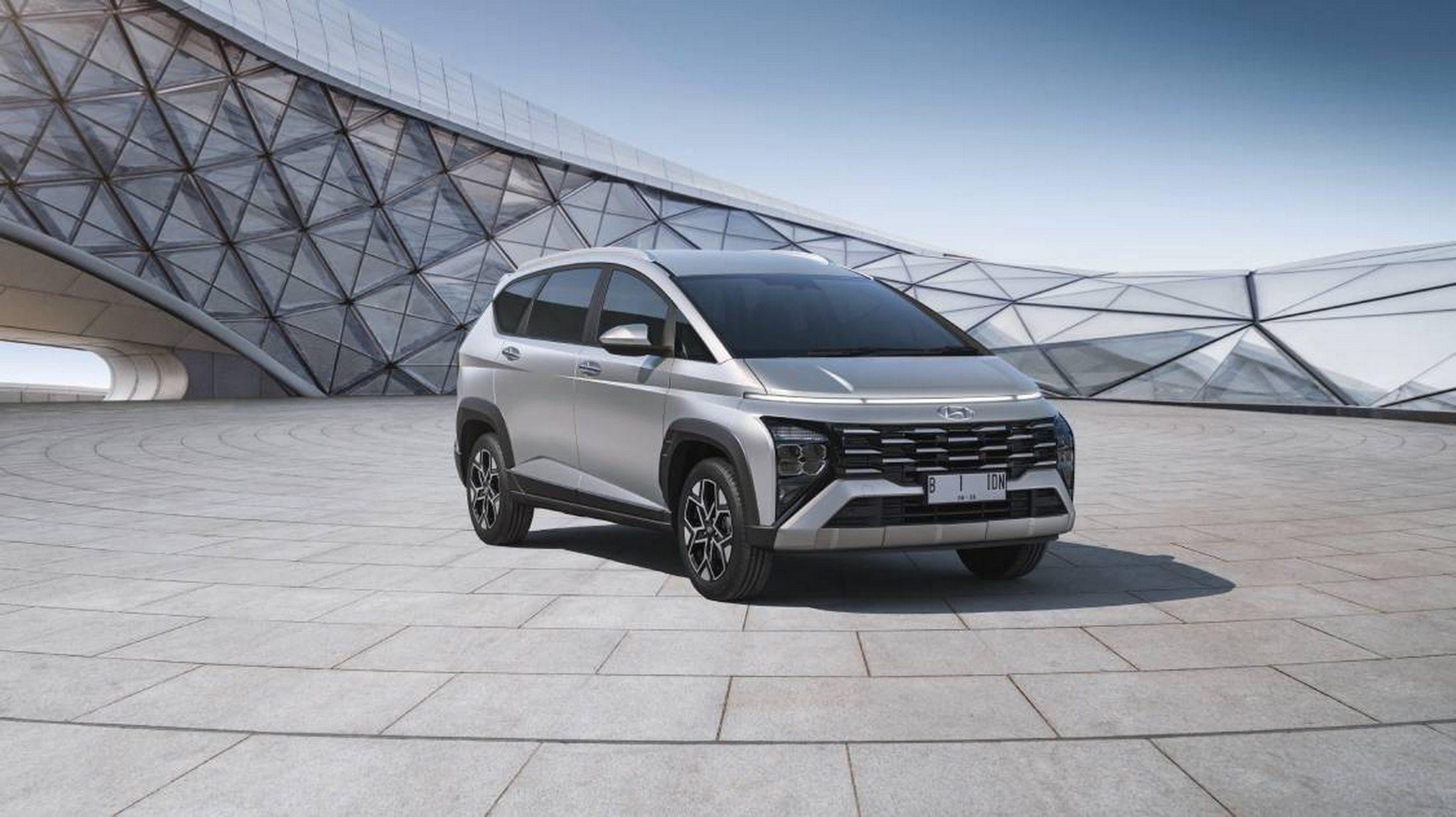 Hyundai Stargazer X Is A Budget Crossover Minivan With Futuristic Looks ...