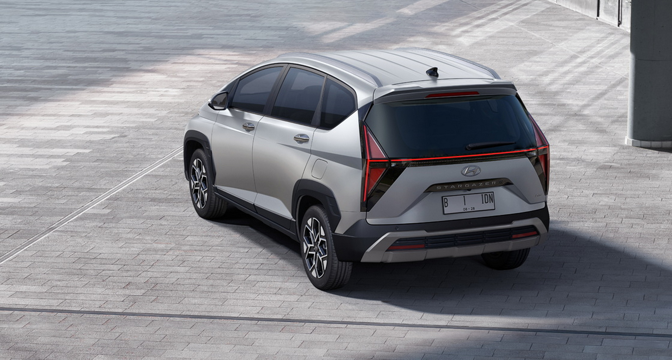 Hyundai Stargazer X Is A Budget Crossover Minivan With Futuristic Looks ...