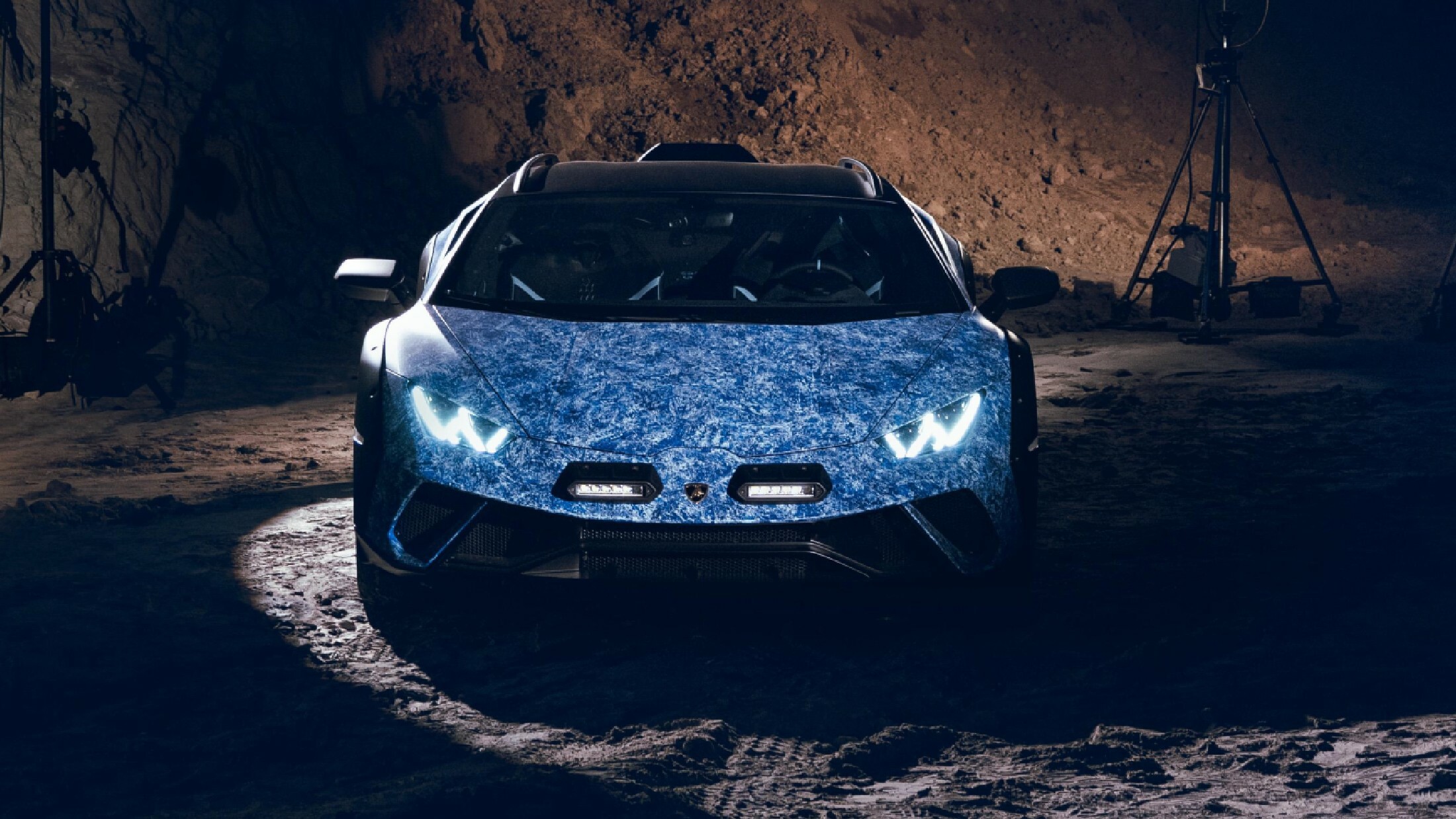 One-Off Lamborghini Huracan Sterrato Opera Unica Has A Hand-Painted ...