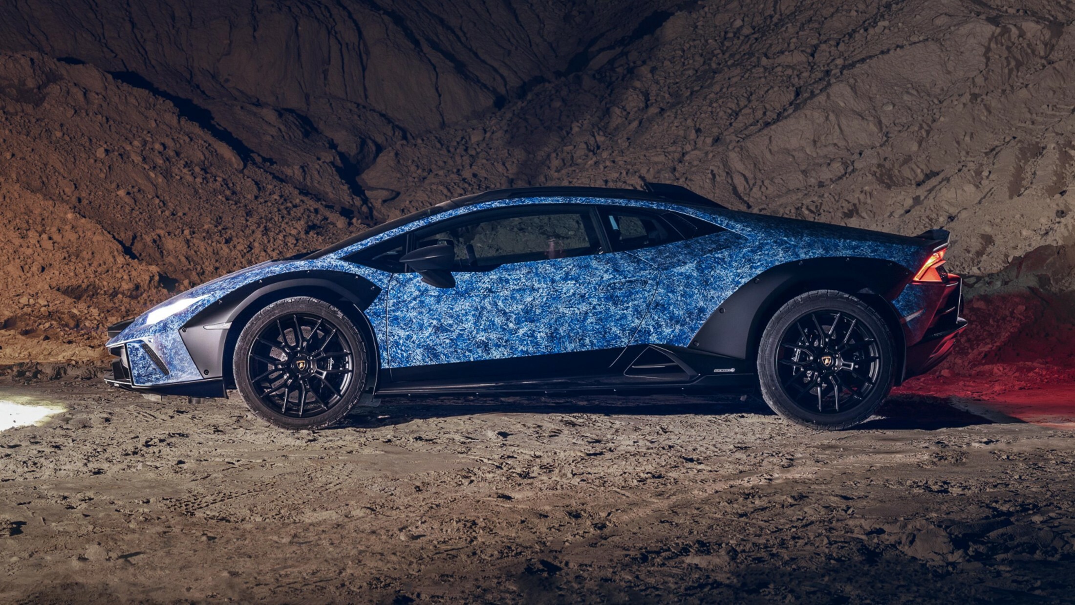 One-Off Lamborghini Huracan Sterrato Opera Unica Has A Hand-Painted ...