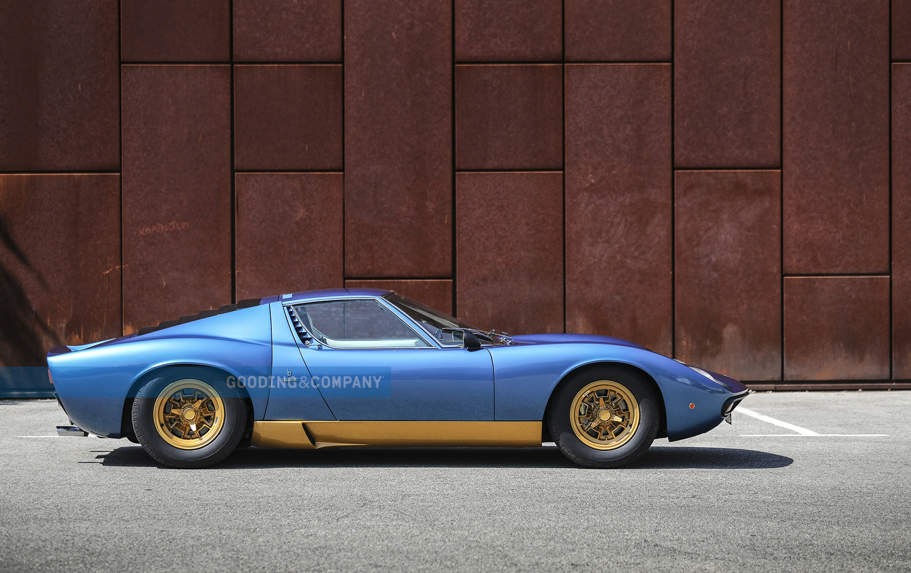 This Beautiful Blue-Gold 1972 Lamborghini Miura P400 SV Is The Perfect ...
