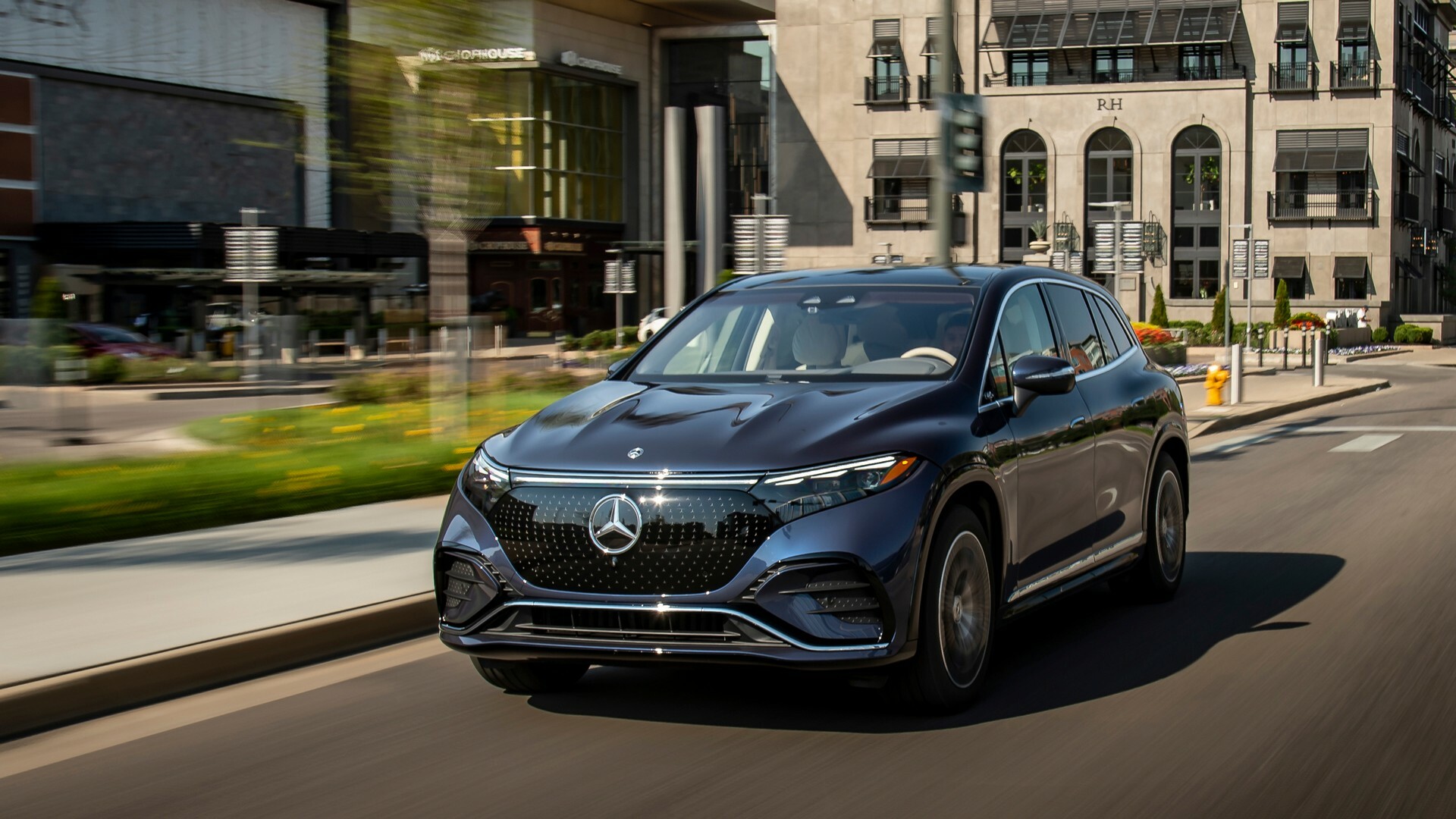 Mercedes-Benz EQS 450 4Matic SUV Is One Pricey EV In Australia | Carscoops