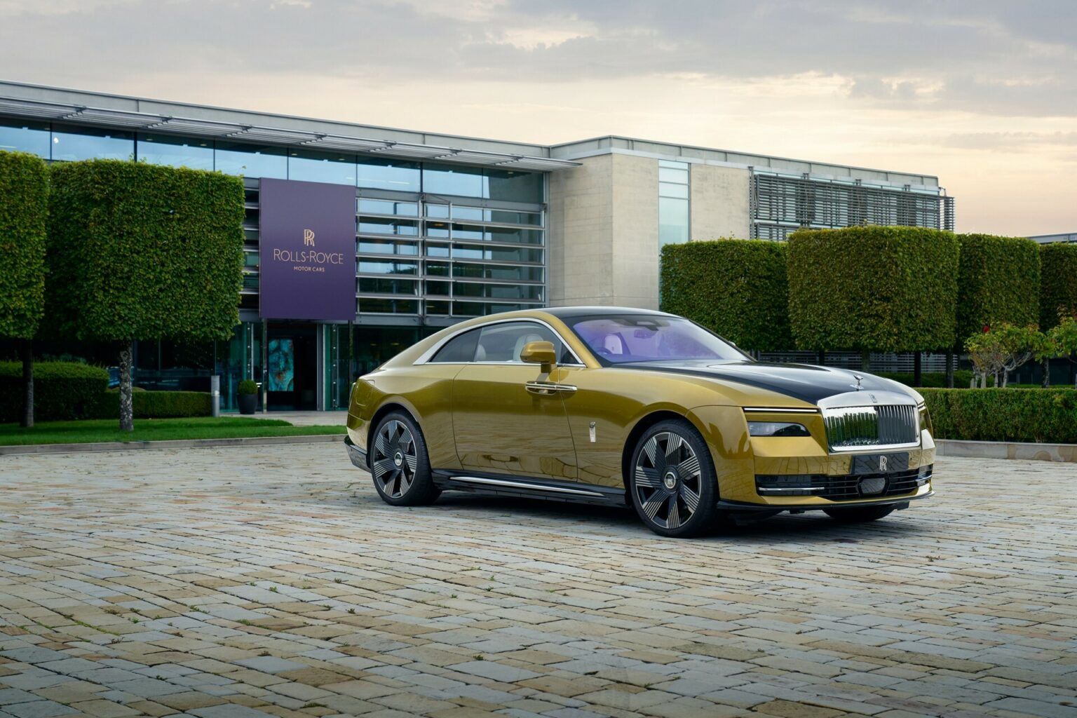 Rolls-Royce Showcasing Bespoke Spectre And Ghost At Salon Privé | Carscoops