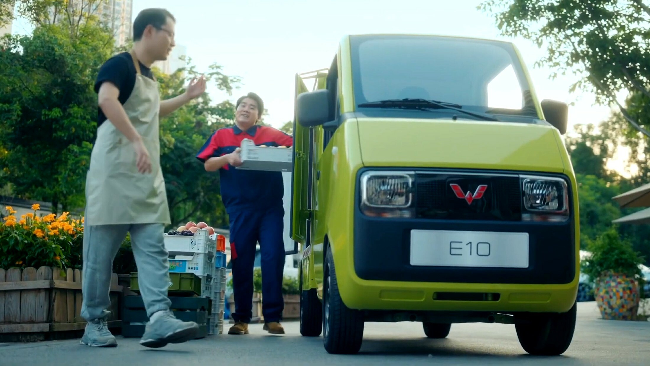 Wuling E10 Electric LCV From China Is So Narrow You Could Drive It In ...
