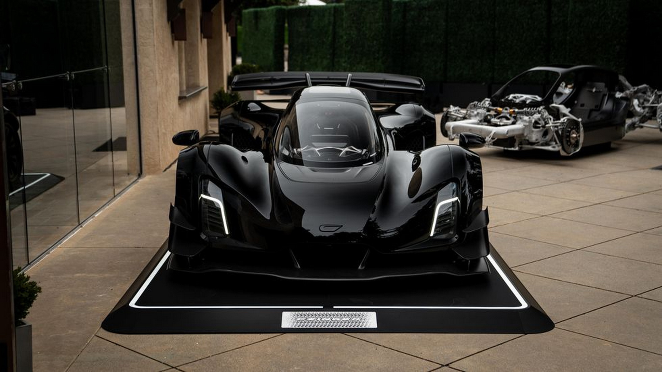 Here’s The Czinger 21C Blackbird In All Of Its 1,350 HP Glory | Carscoops