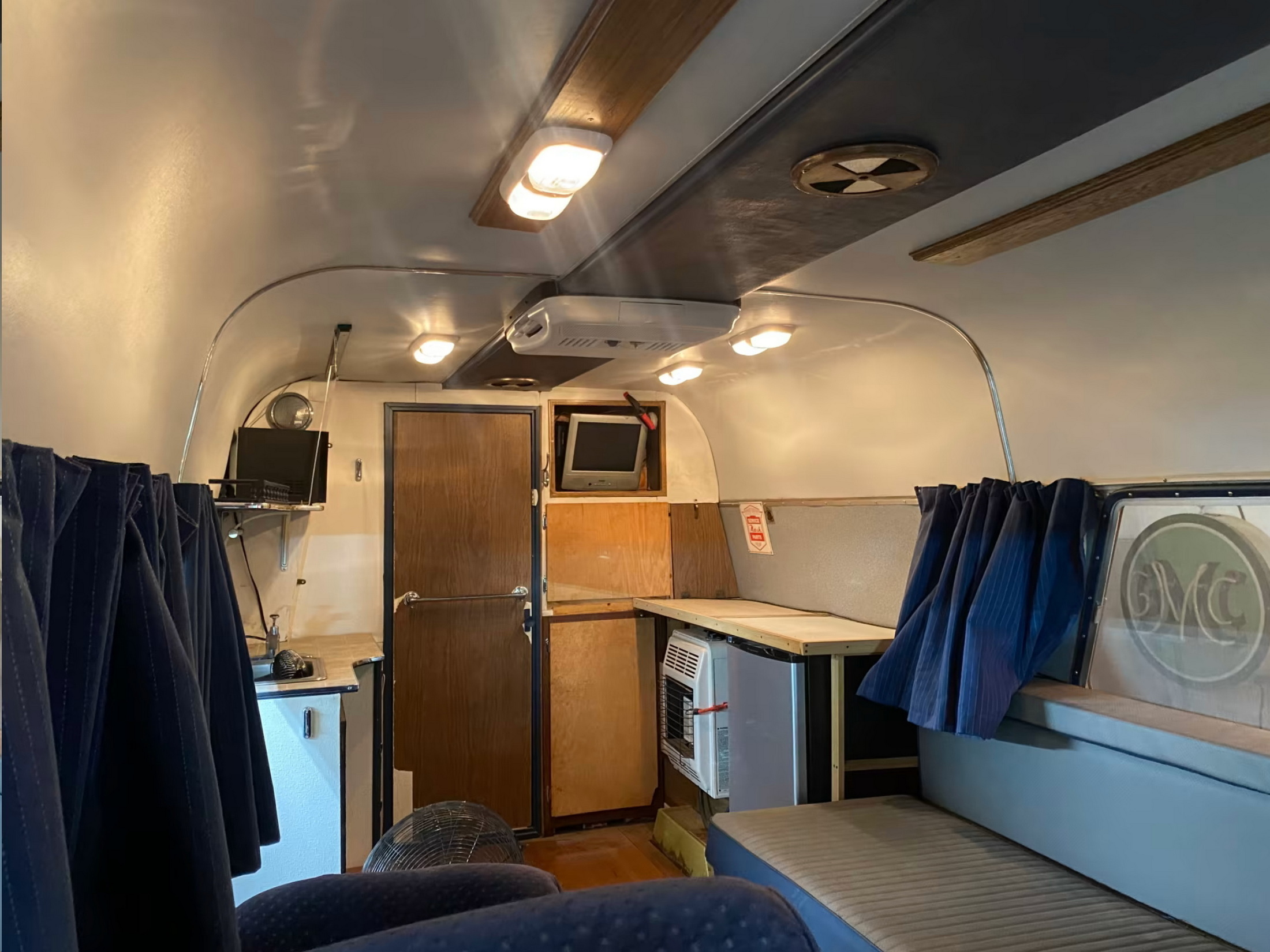 This 1-Of-12 Dodge Starcraft Motorhome Is As Rare As It Is Cute | Carscoops