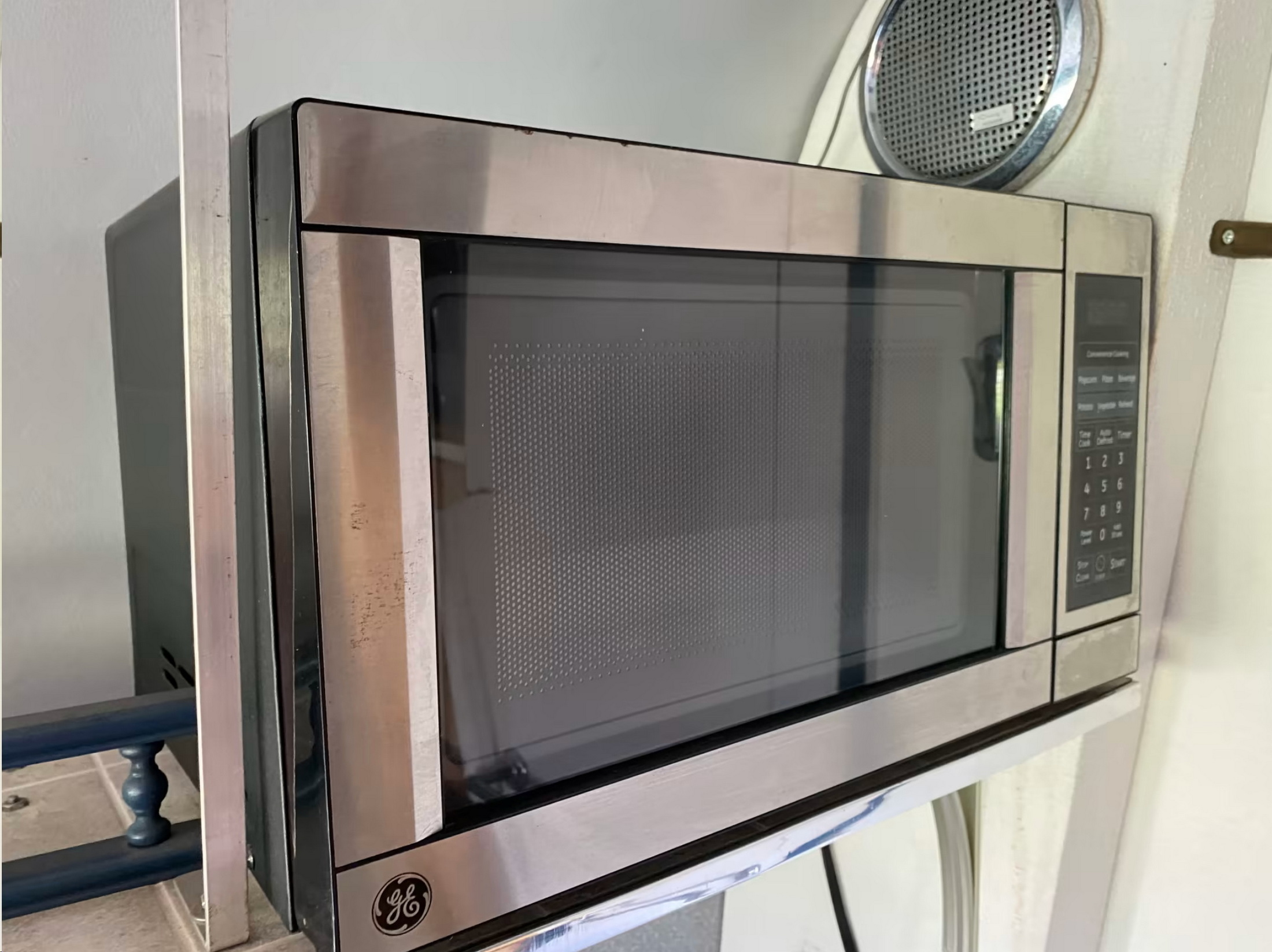 This 1-Of-12 Dodge Starcraft Motorhome Is As Rare As It Is Cute | Carscoops