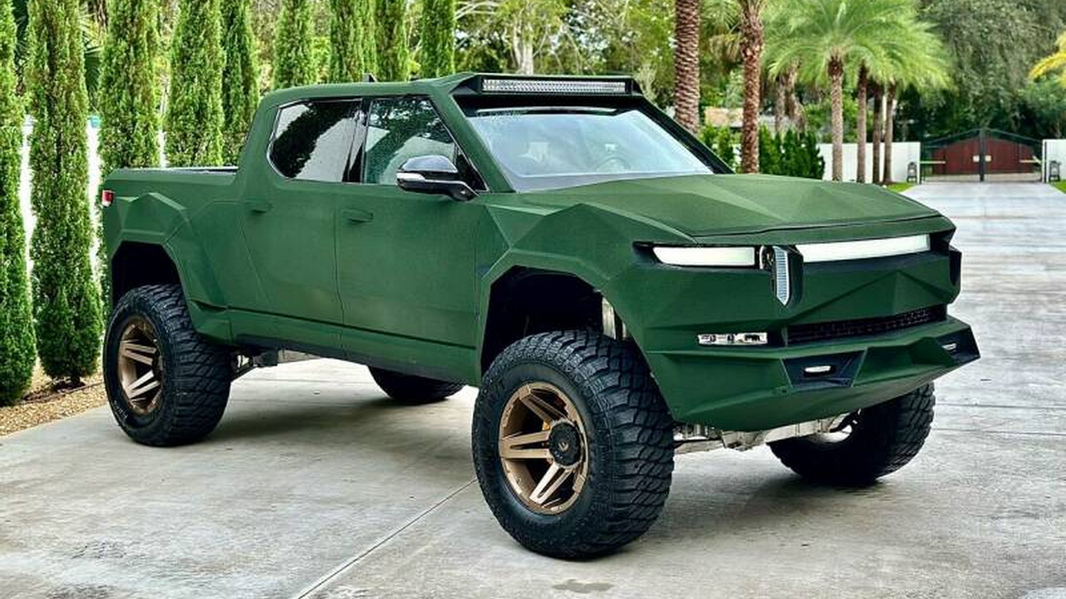 Apocalypse Nirvana Is A Lifted Rivian R1T That’s Too High | Carscoops
