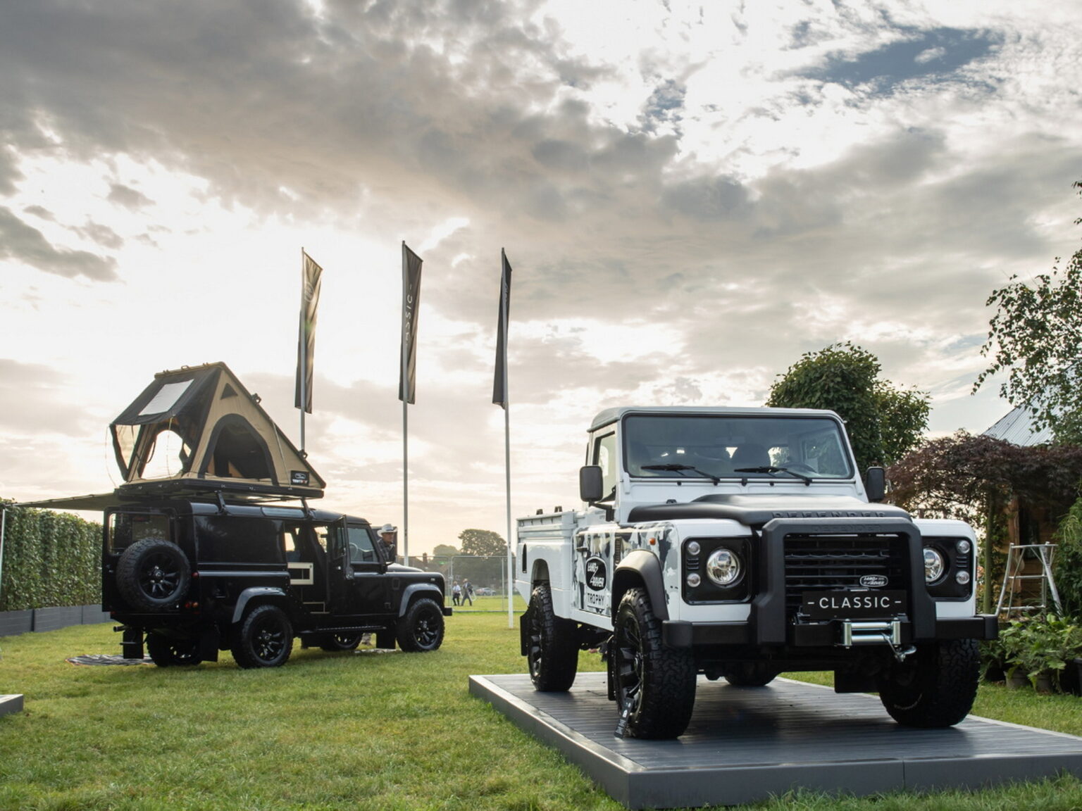 Land Rover Refuses To Let Go Of Old Defender, Keeps It Alive With New ...