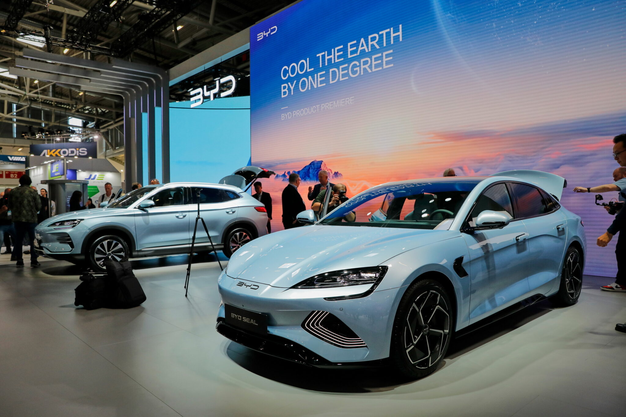 Unprecedented Global Demand For Chinese Cars Outstrips Shipping ...