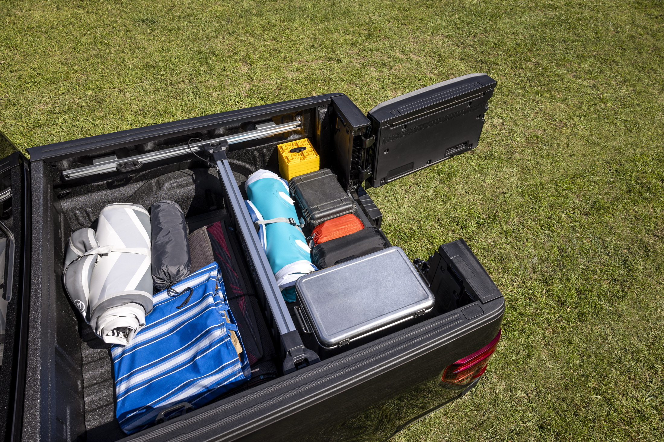 2024 Ford F-150 Refresh Brings New Swinging Tailgate, Cheaper Hybrid ...