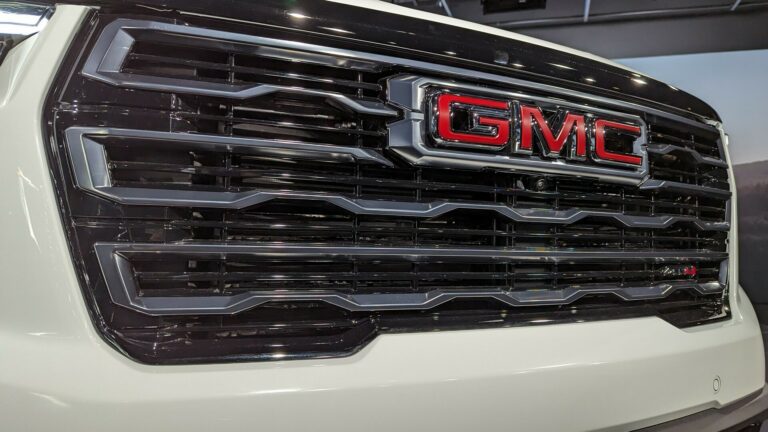 First Look: 2024 GMC Acadia Goes Big On Luxury And Offers Lifted AT4 ...