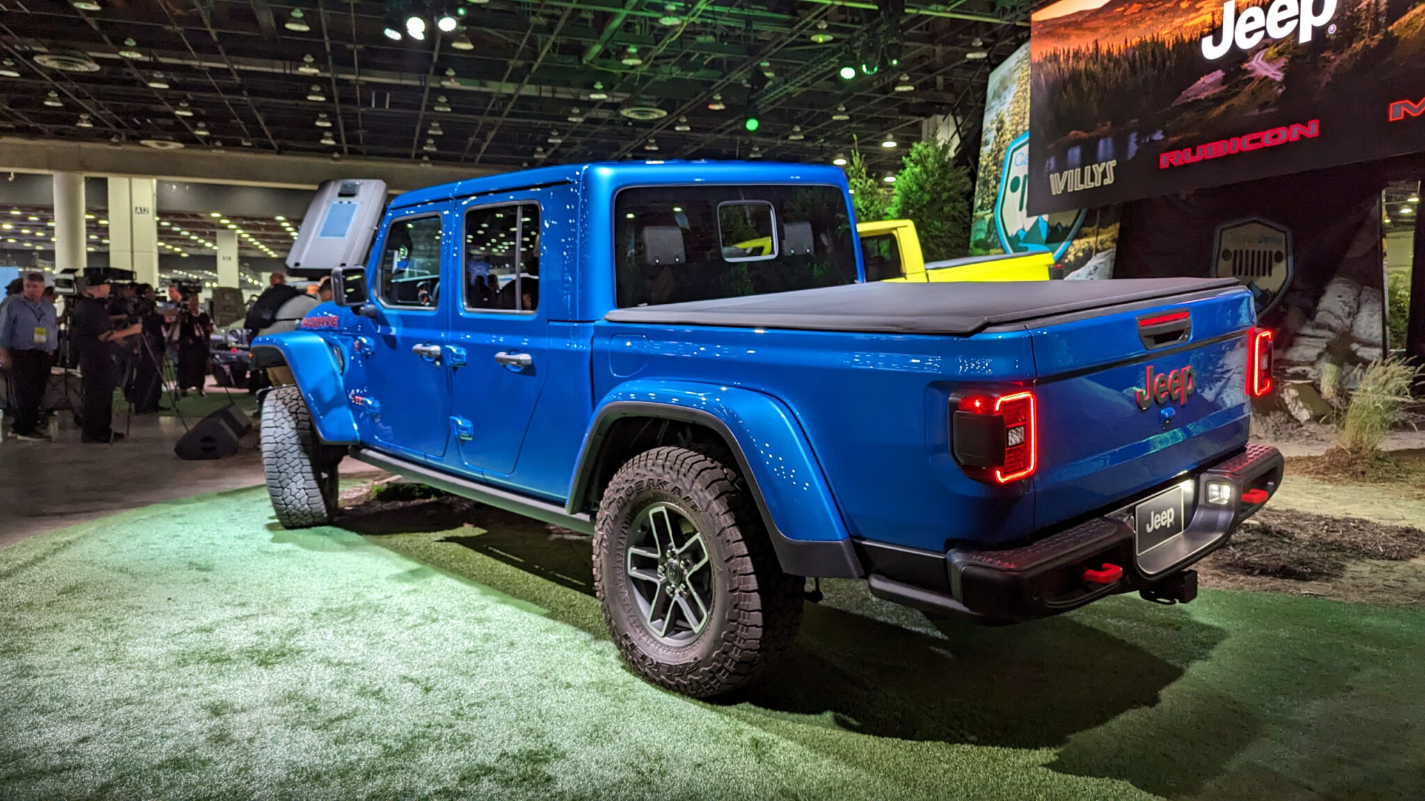 2024 Jeep Gladiator Updated With A New Face, Better Interior, And More ...