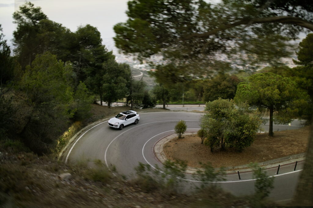 Porsche Reveals Its Goldilocks Hybrid SUV, The 512 HP 2024 Cayenne S E ...