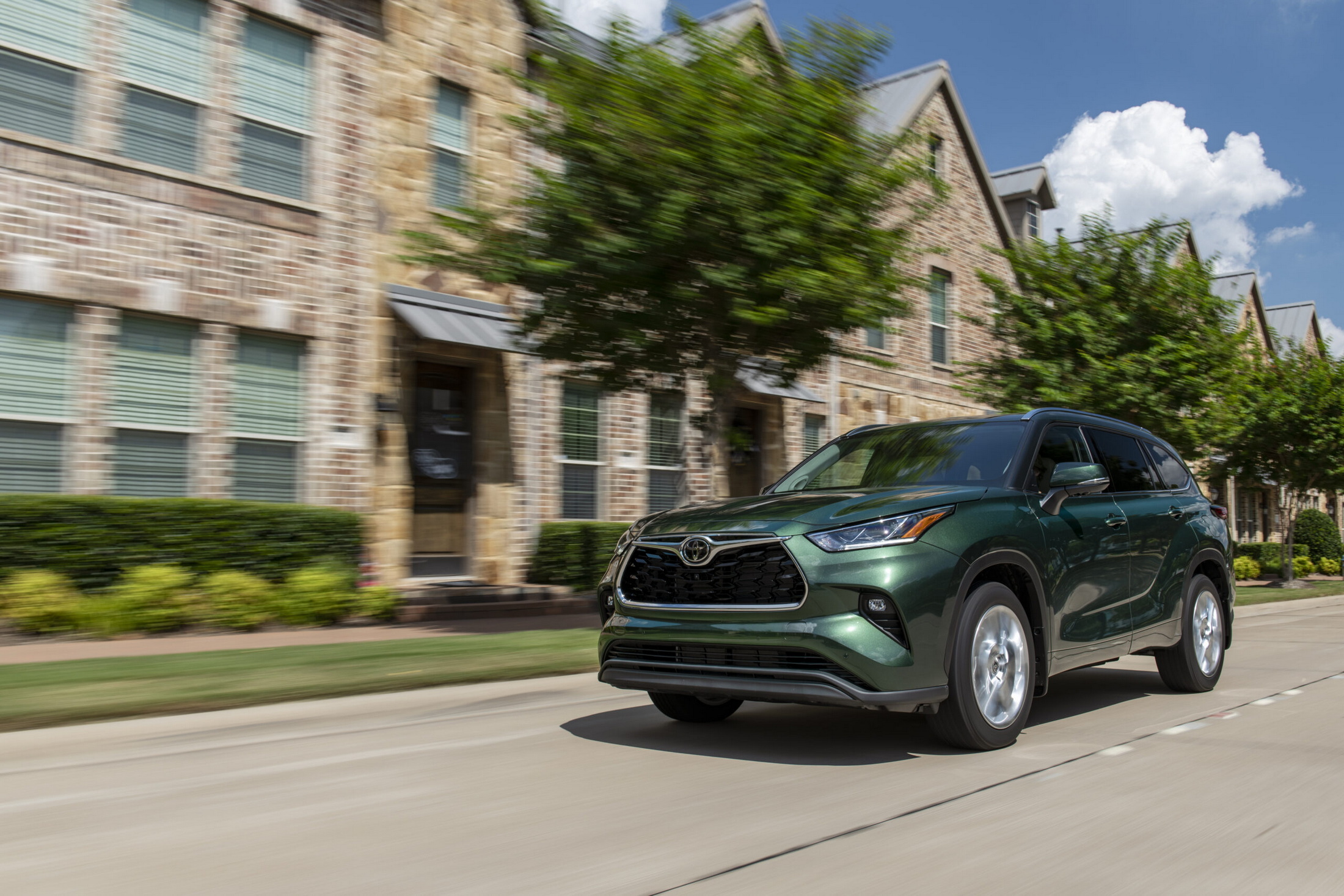 2024 Toyota Highlander Gains Nightshade Trim, Loses L Trim, Starting ...