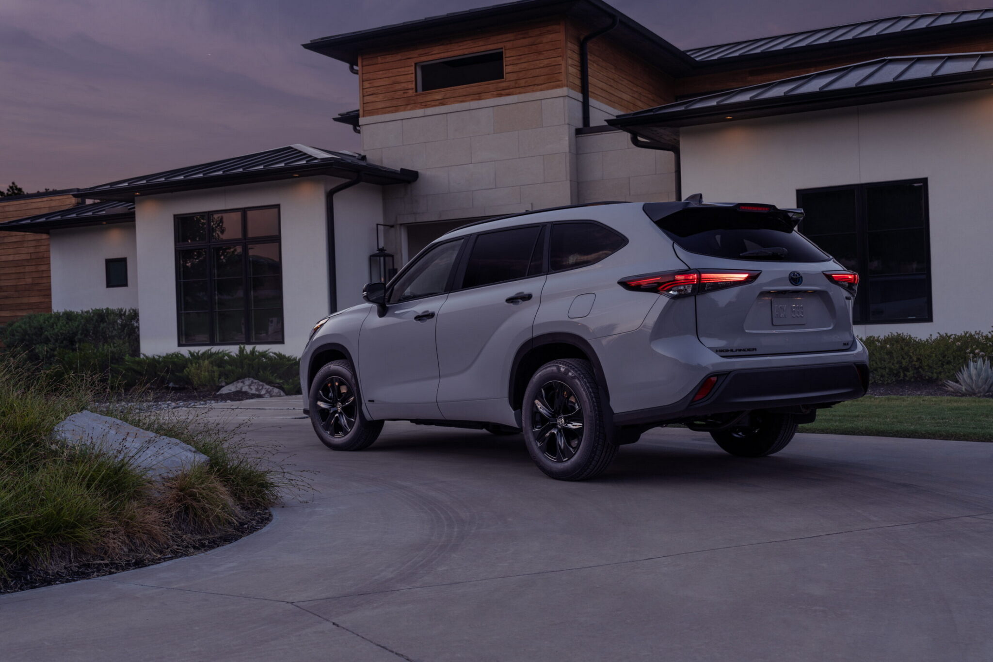 2024 Toyota Highlander Gains Nightshade Trim, Loses L Trim, Starting ...