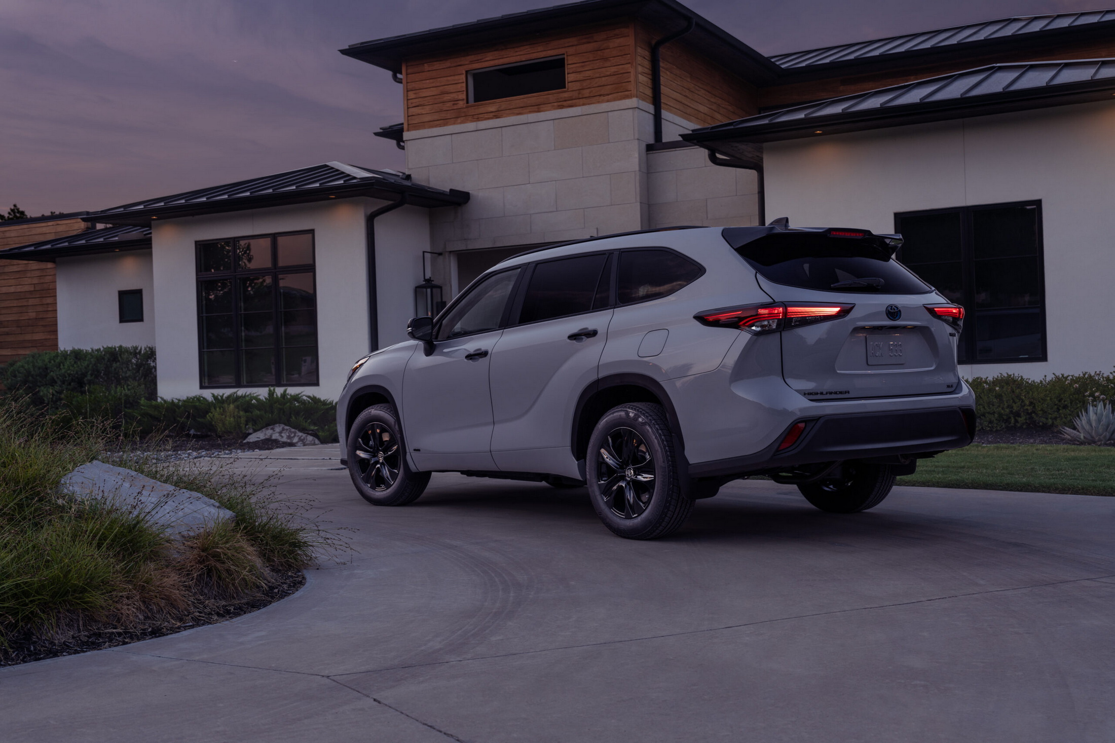 2024 Toyota Highlander Gains Nightshade Trim, Loses L Trim, Starting ...