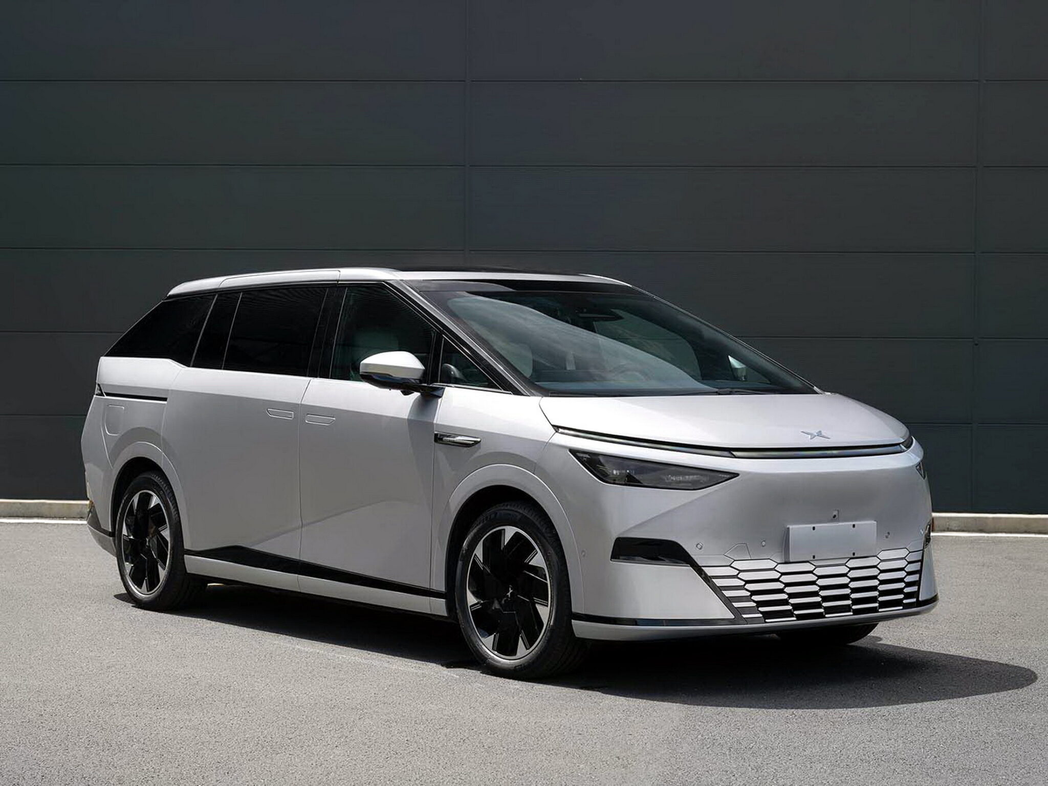 The Xpeng X9 Is A Cyber Minivan With Room For Seven And Up To 500 HP ...