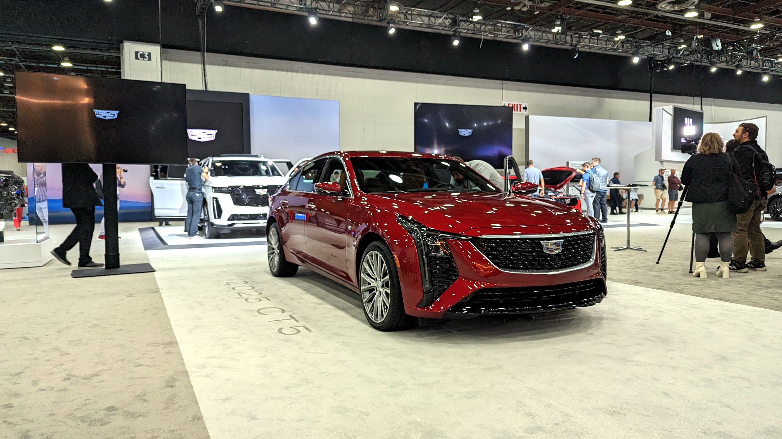 2025 Cadillac CT5 Has Sportier Styling And A New 33-Inch Curved Display ...
