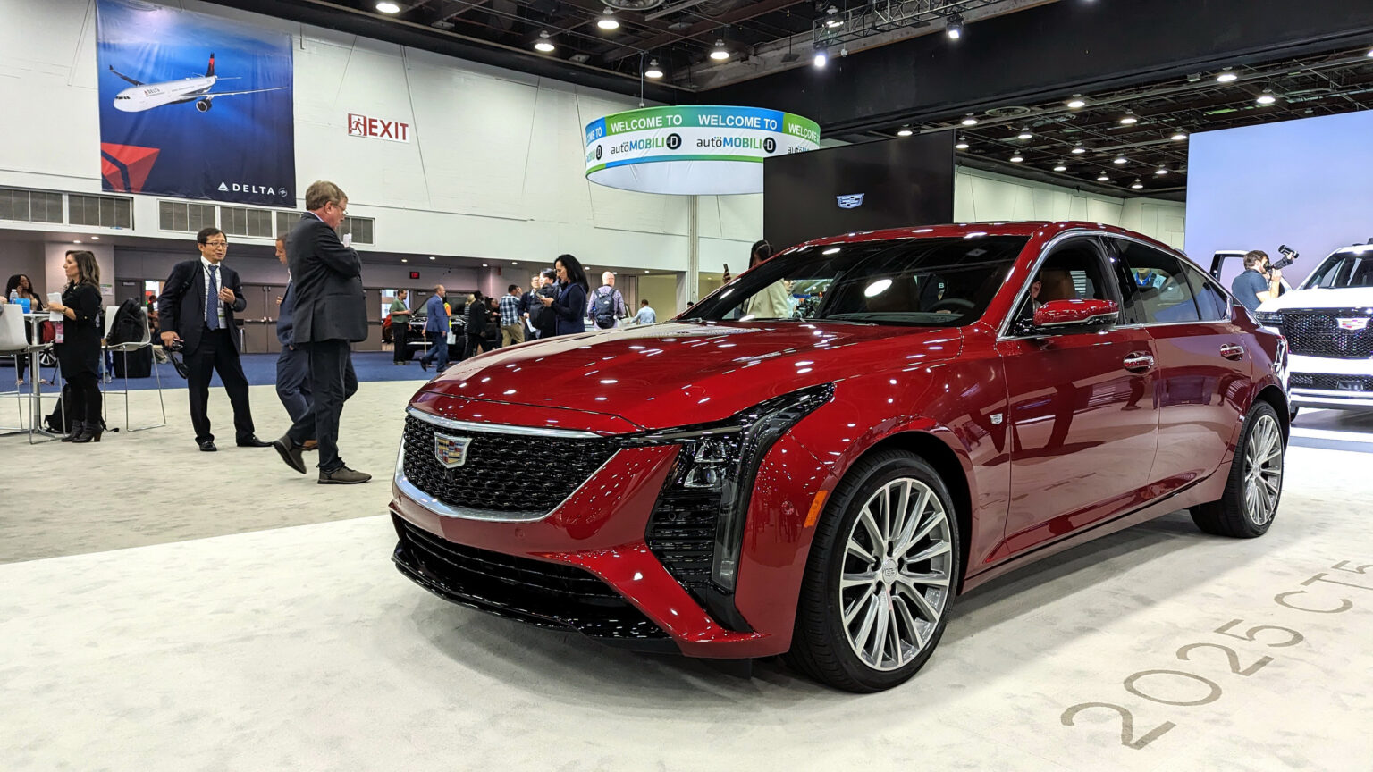 2025 Cadillac CT5 Has Sportier Styling And A New 33-Inch Curved Display ...