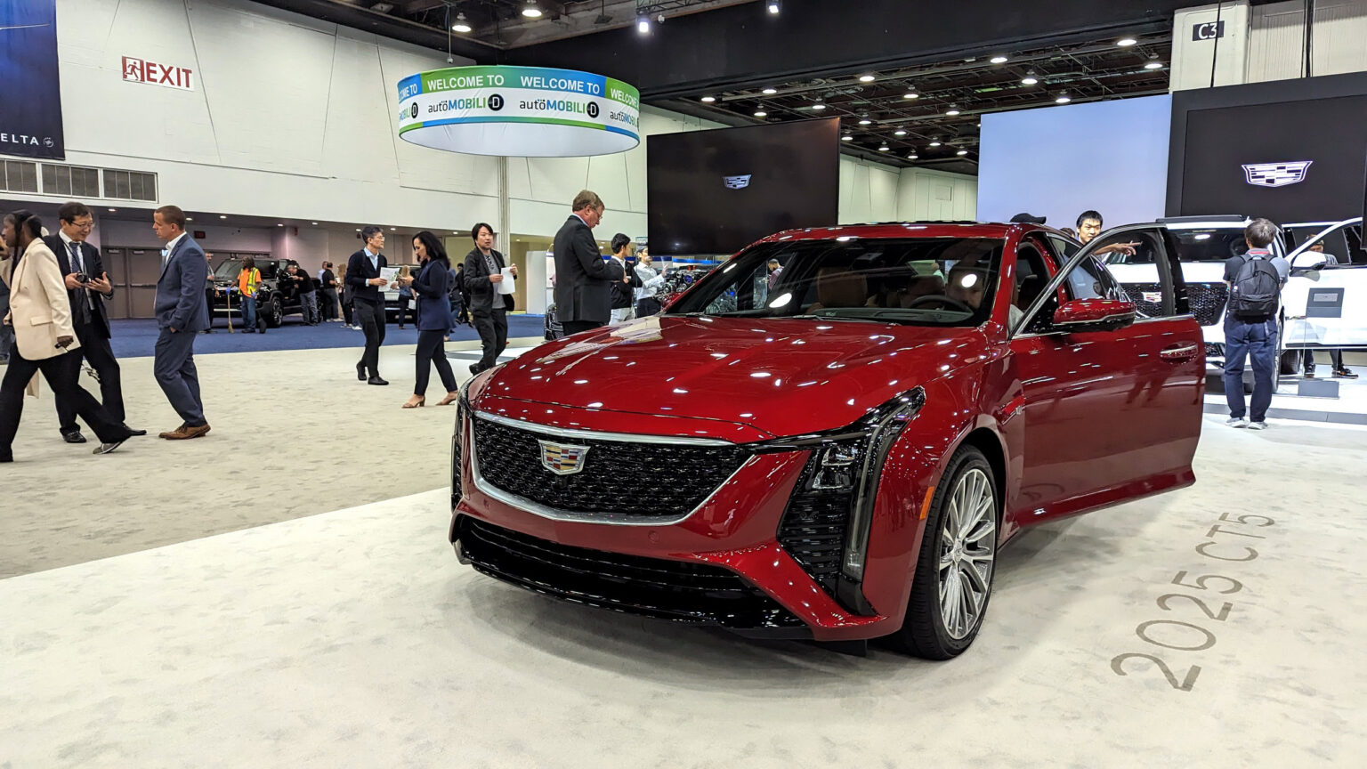 2025 Cadillac CT5 Has Sportier Styling And A New 33-Inch Curved Display ...