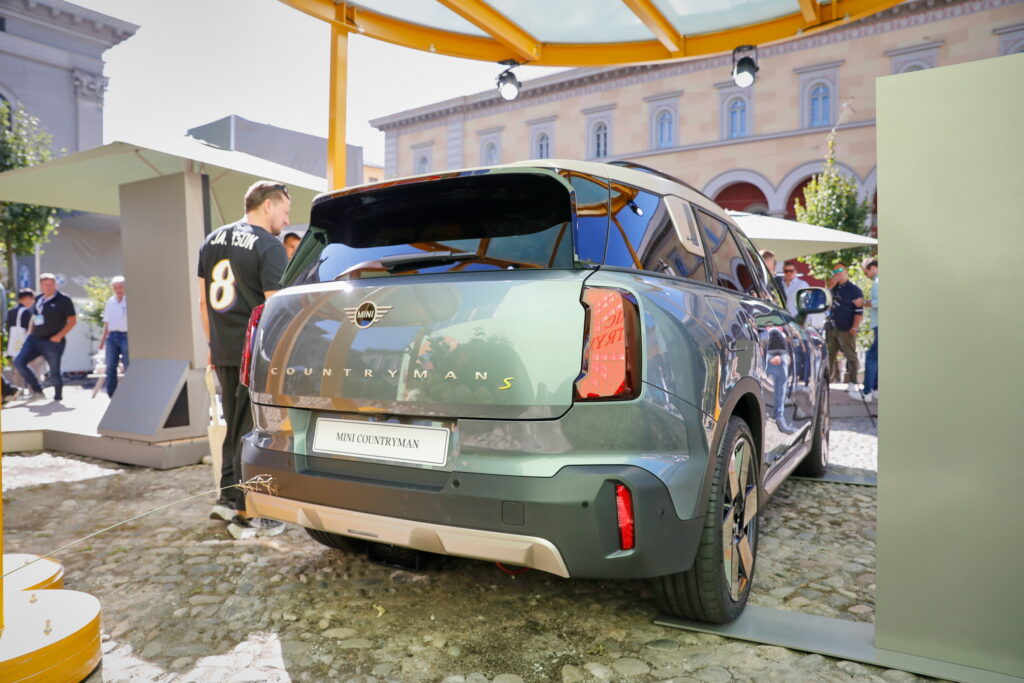 2025 Mini Countryman Debuts With A Larger Body And Up To 308 HP Of ...