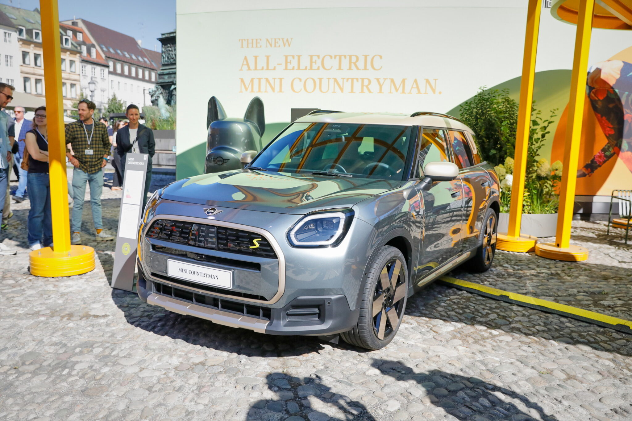2025 Mini Countryman Debuts With A Larger Body And Up To 308 HP Of ...