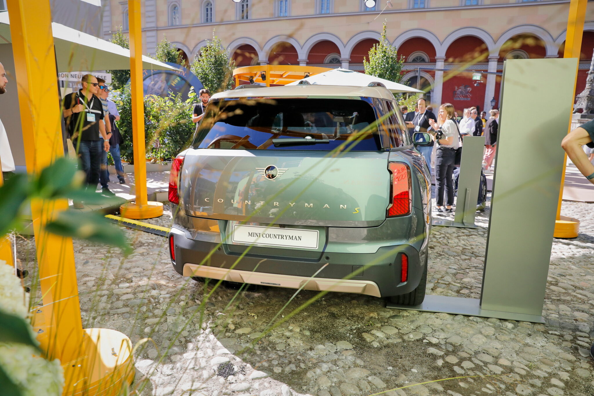 2025 Mini Countryman Debuts With A Larger Body And Up To 308 HP Of ...