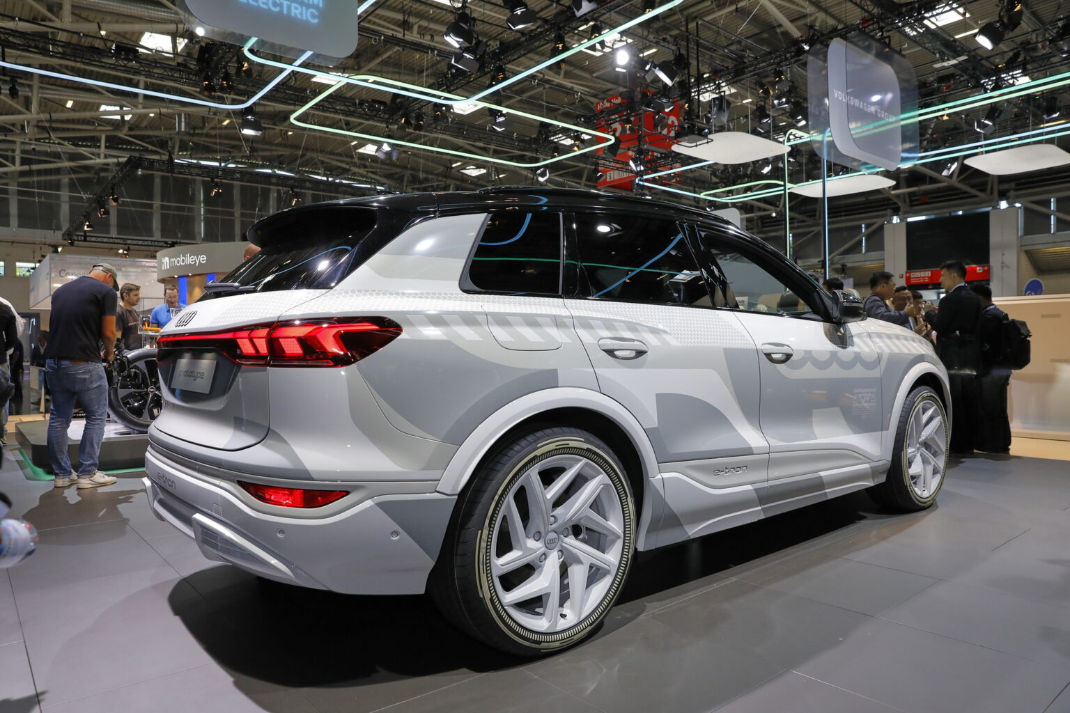 2025 Audi Q6 E-Tron Reveals Tech-Infused Cabin With 10.6-Inch Passenger ...