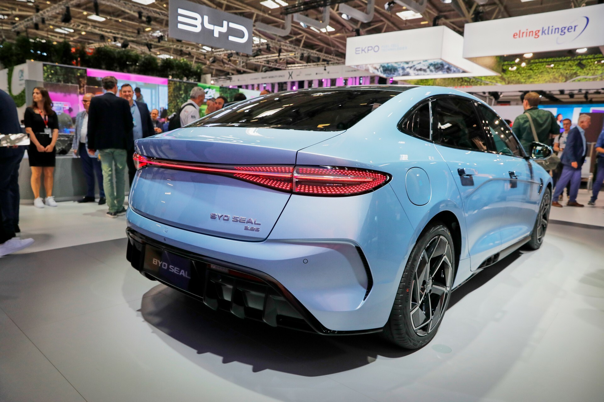 BYD Seal Arrives In Europe With Up To 523 HP And 354 Miles Of Range ...